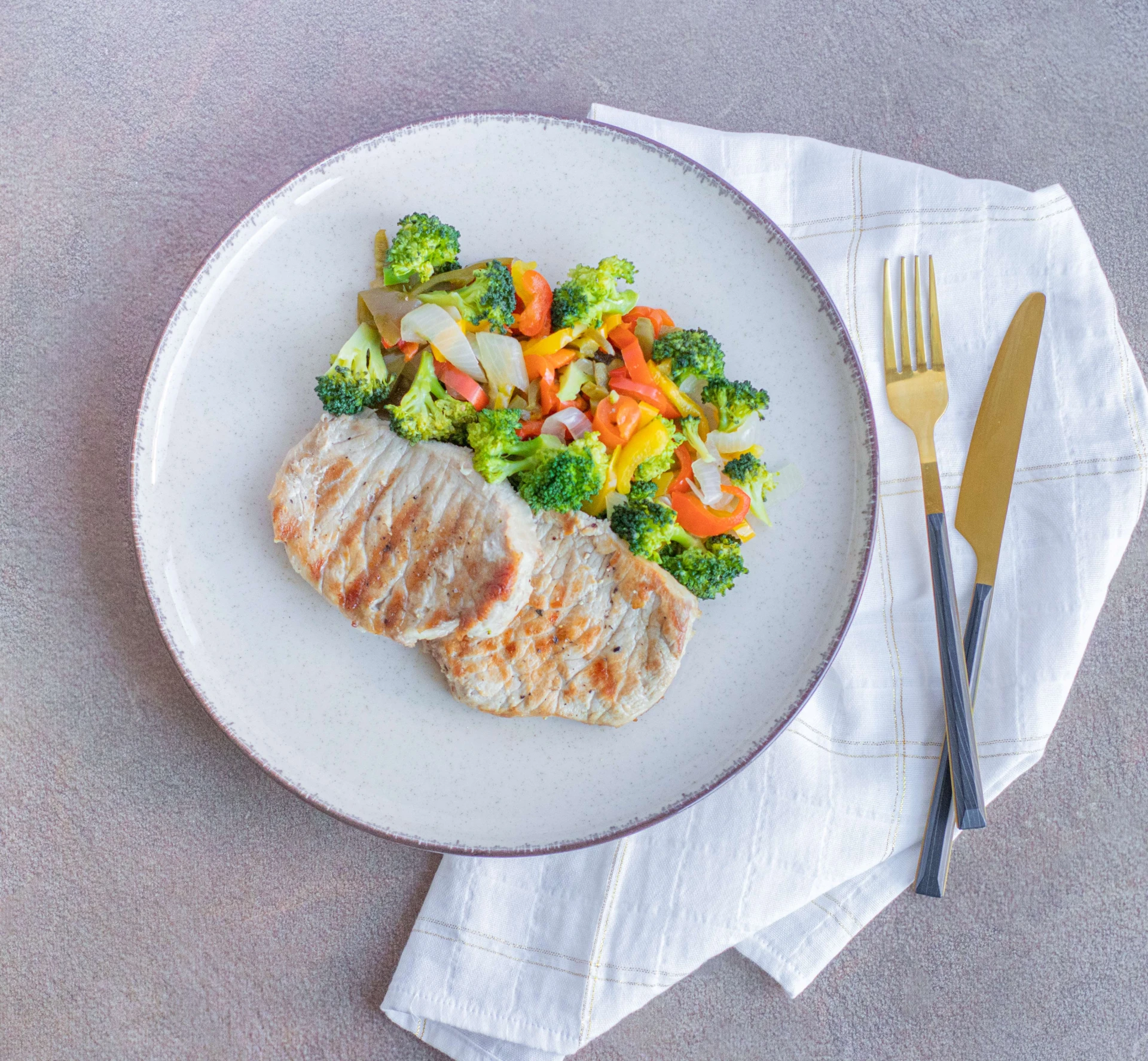 CARRE DE CERDO CON BROCOLI KETO
